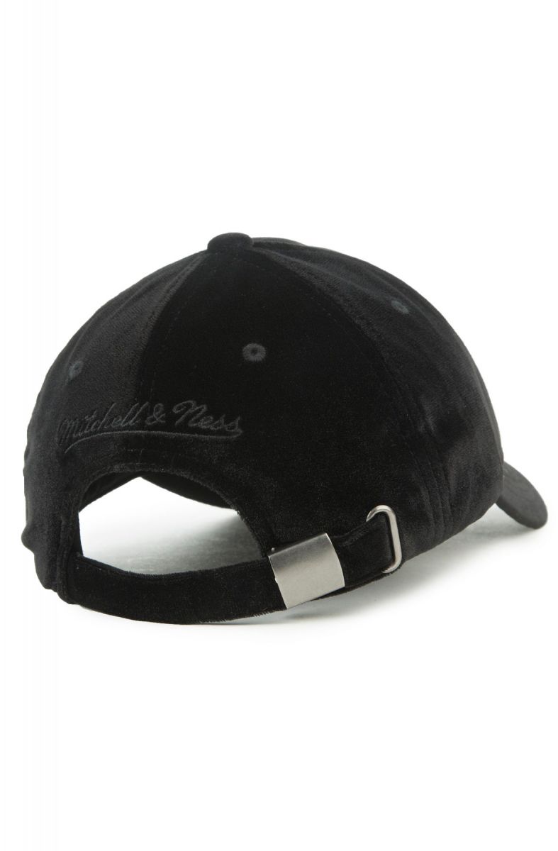 MITCHELL & NESS The Chicago Bulls Velour Dad Hat in Black QC12Z-TPF ...