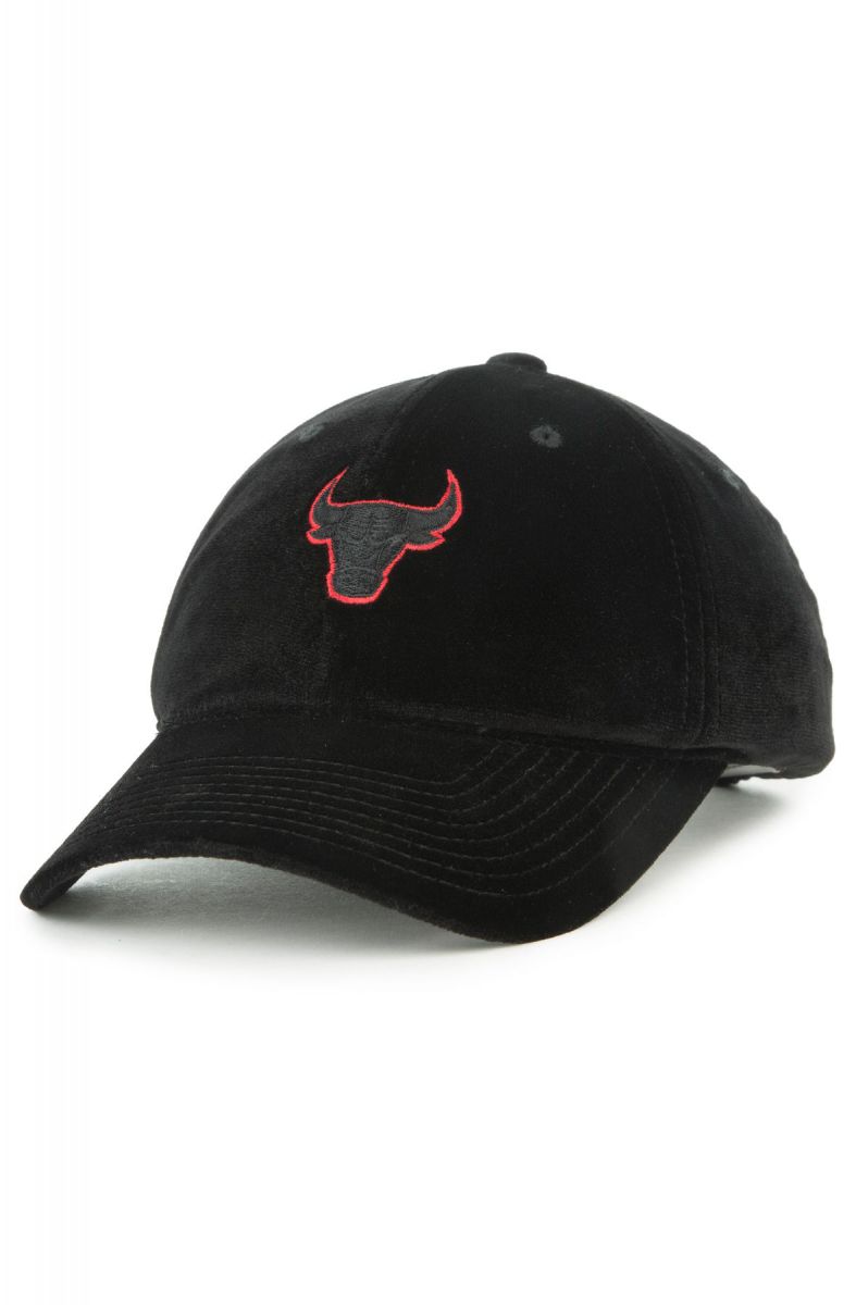 MITCHELL & NESS The Chicago Bulls Velour Dad Hat in Black QC12Z-TPF ...