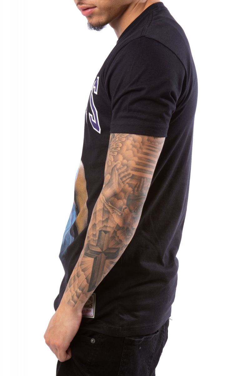 MITCHELL & NESS Larry Johnson Charlotte Hornets Courtside Tee ...