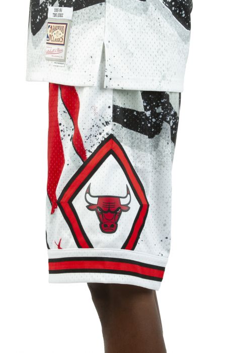 MITCHELL & NESS Chicago Bulls 1997-98 Hyper Hoops Swingman Shorts ...